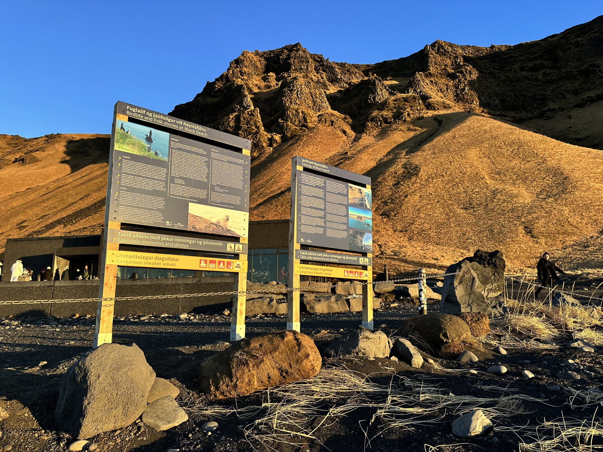 Increased safety and better information with new signs in Reynisfjara ...